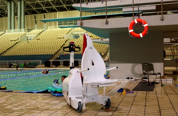 ΑΝΑΒΑΤΟΡΙΟ ΓΙΑ ΑΤΟΜΑ ΜΕ ΑΝΑΠΗΡΙΑ ΣΤΟ ΚΟΛΥΜΒΗΤΗΡΙΟ ΤΟΥ ΟΑΚΑ | OAKA